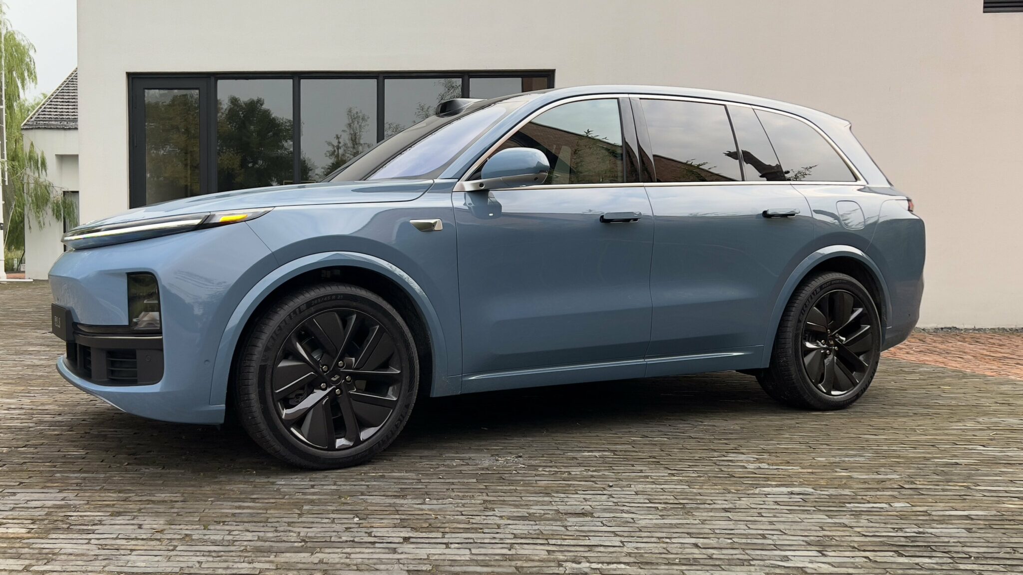 Li Auto L8 review: Will the younger brother of L9 cannibalize its sales?