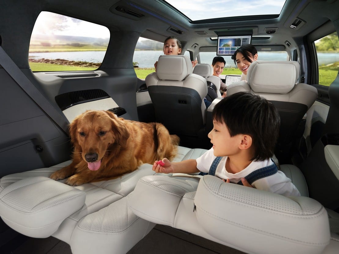 Need Bling In Your Family Life? Get A Zeekr 009 MPV With 544 HP