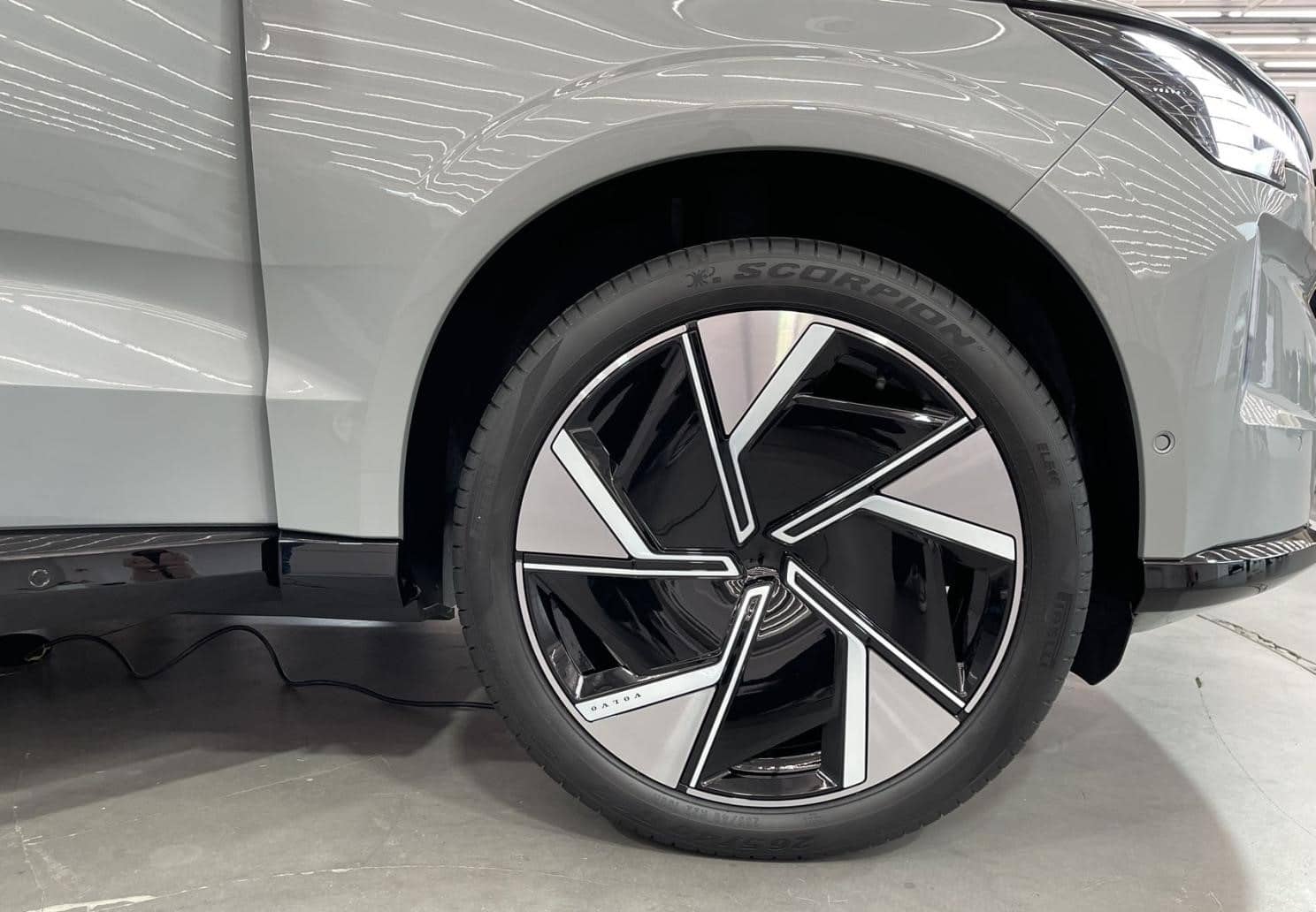 Volvo EX90 Flagship EV Debuts in China, Production to Start 2024 in Daqing