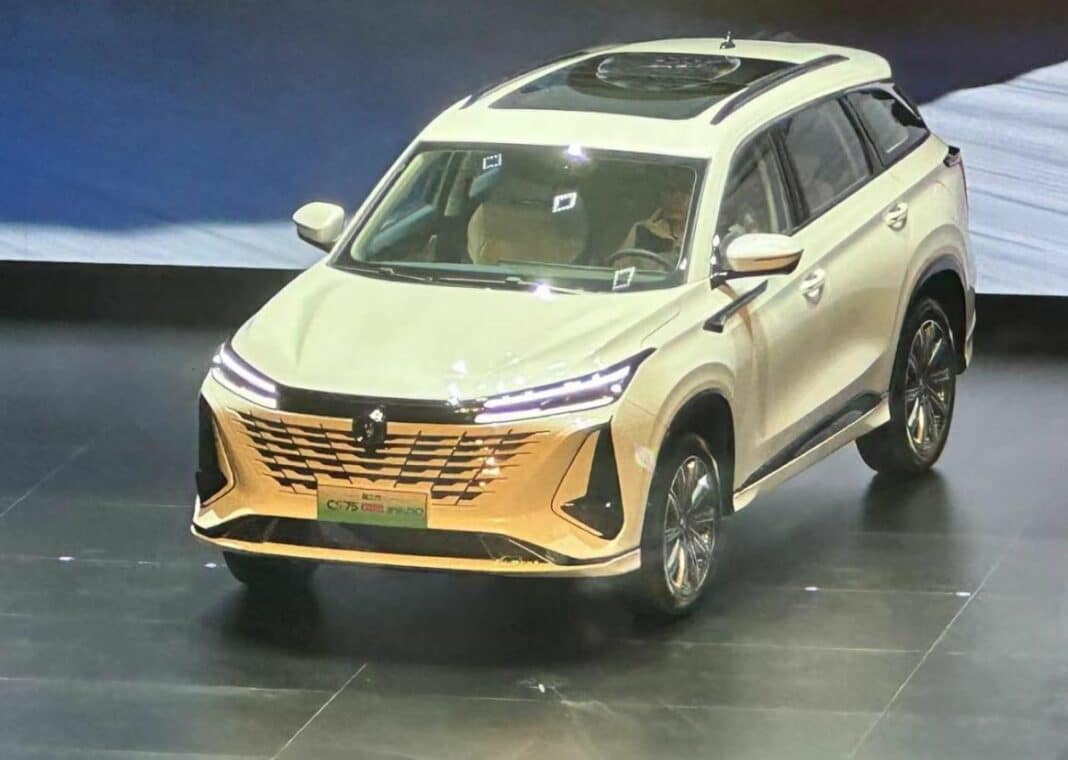 Third-Generation Changan CS75 Plus iDD PHEV SUV Unveiled In China