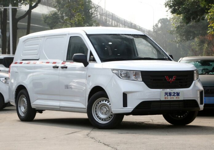 Wuling Journey MPV Goes Electric In China