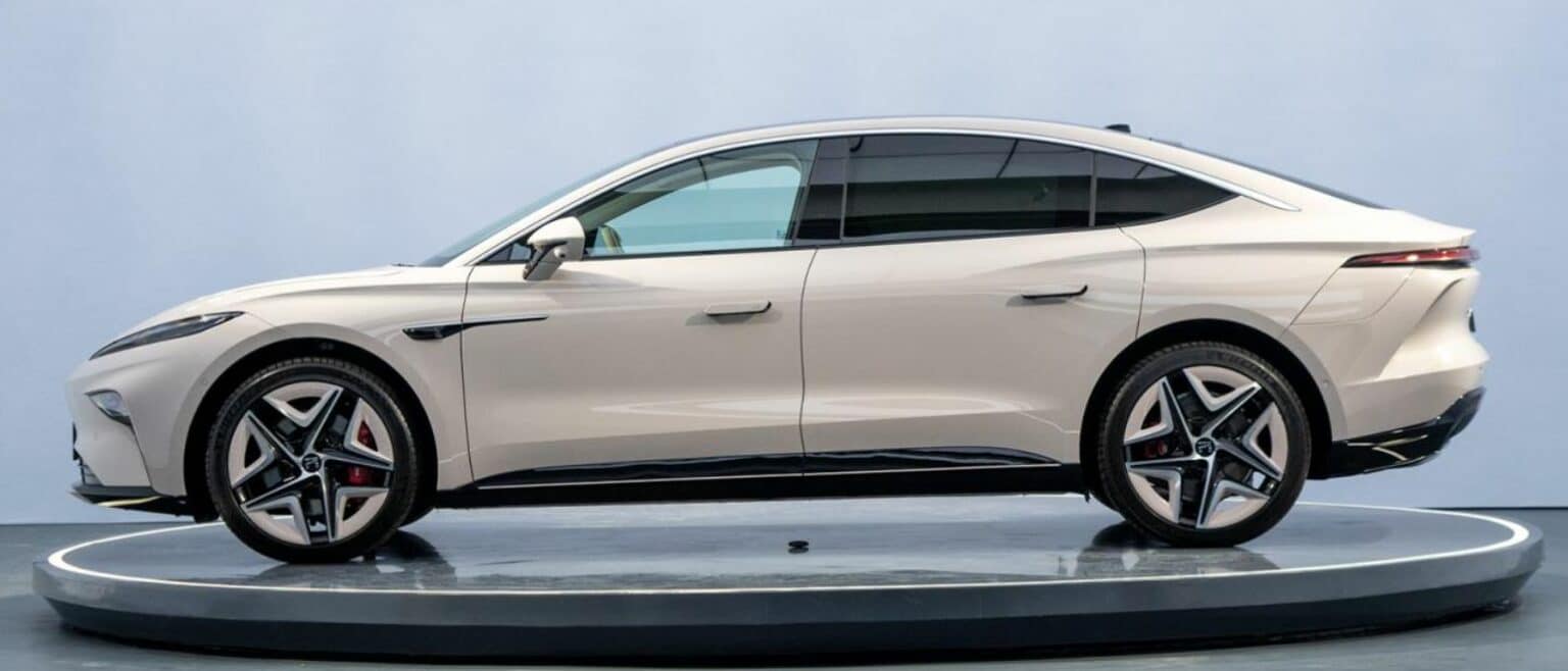 Rising Auto F7 Pre-Sale Starts In China At 41,300 USD With Swappable Batteries And 666km Range