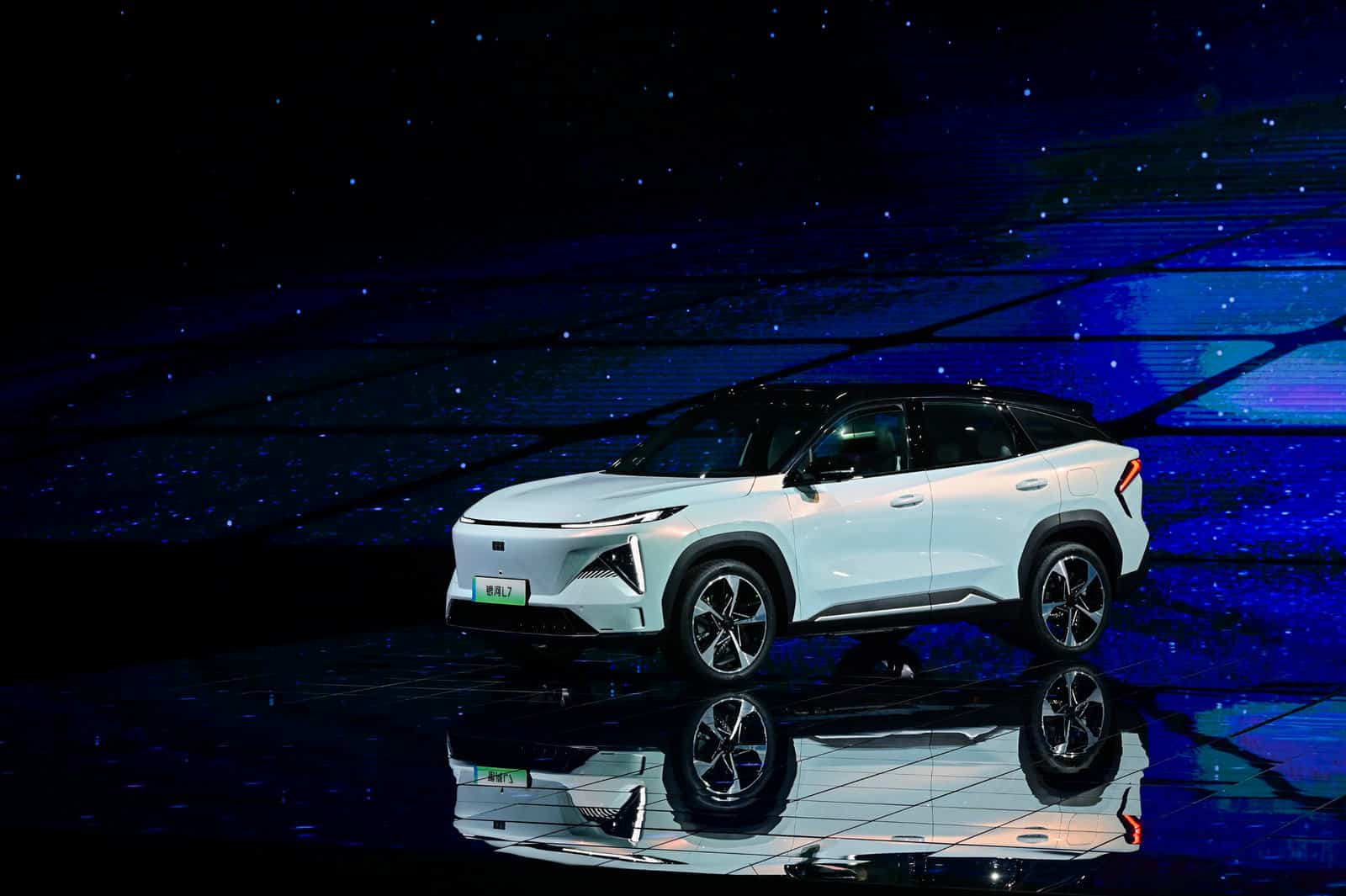 Geely Galaxy L7 SUV launched, starts at $29,000. Galaxy to unveil 7 new ...