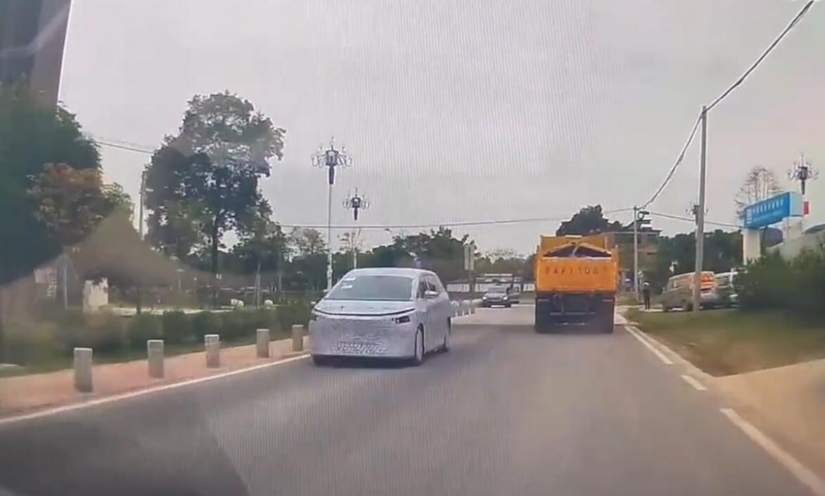 XPeng H93 MPV Spied In China With Quirky Roofline