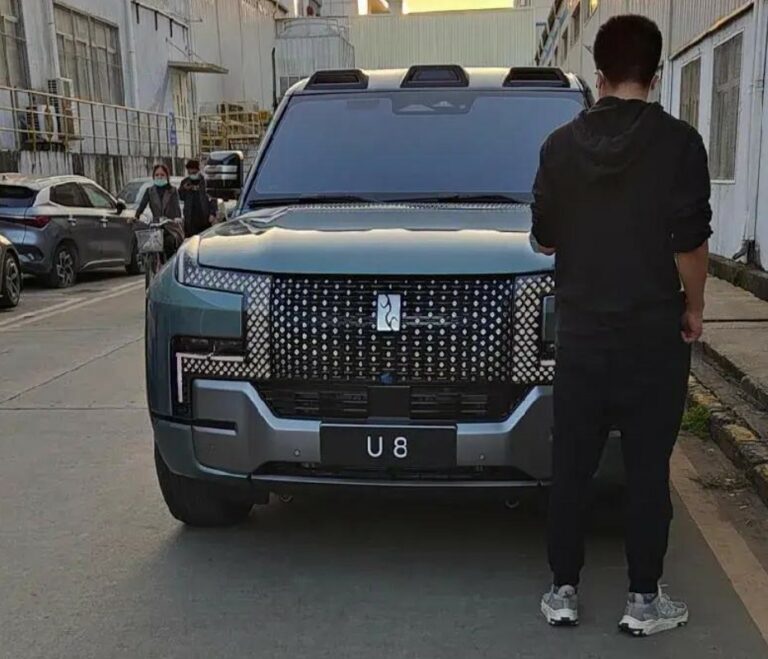 The 1100 HP BYD Yangwang U8: New Photos And Interior Spy Shots