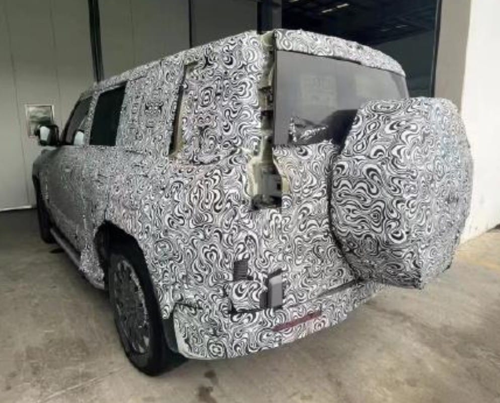 The 1100 HP BYD Yangwang U8: New Photos And Interior Spy Shots