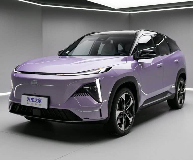 Geely Galaxy L7 PHEV SUV Seen From All Sides In China