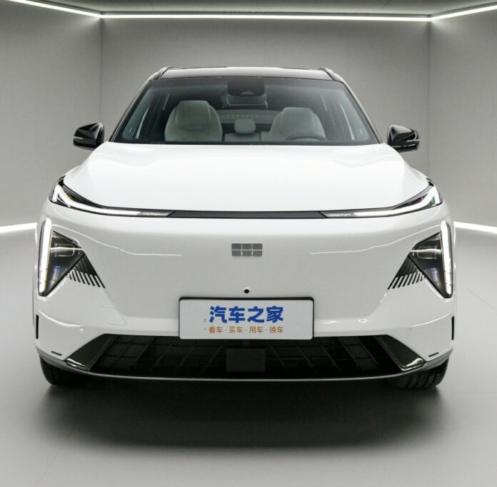 Geely Galaxy L7 PHEV SUV Seen From All Sides In China