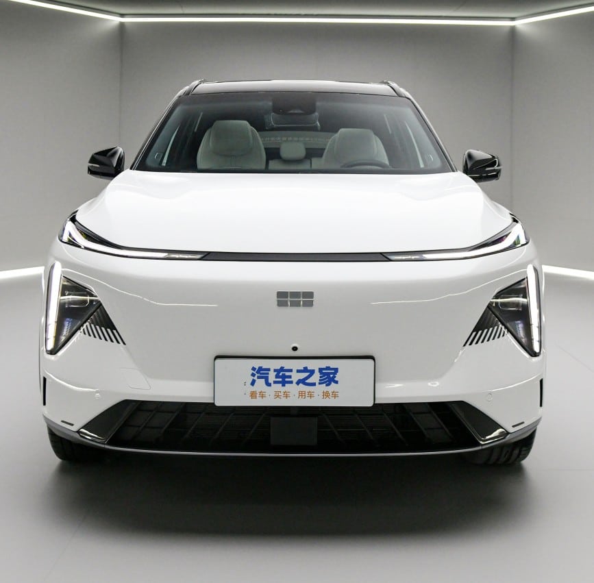 Geely Galaxy L7 PHEV SUV Seen From All Sides In China