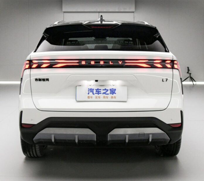 Geely Galaxy L7 PHEV SUV Seen From All Sides In China