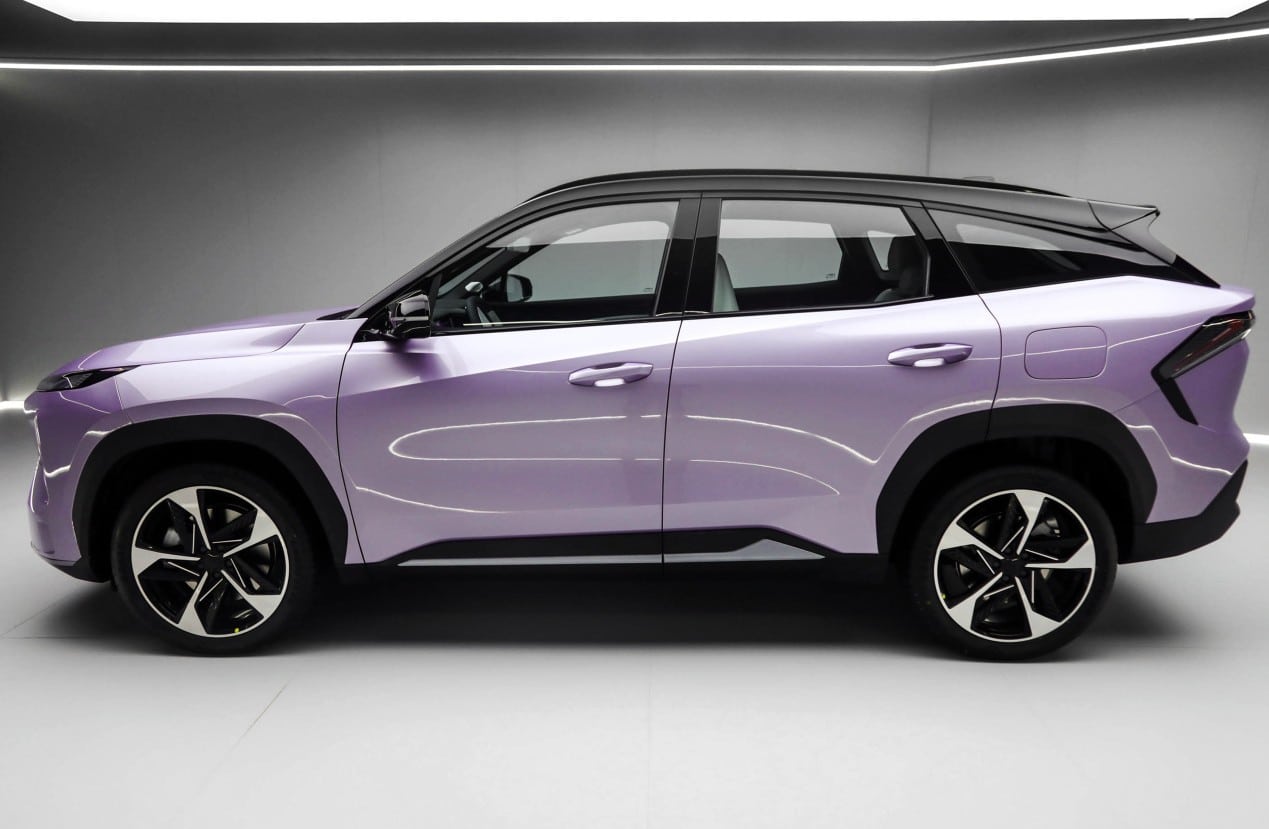 Geely Galaxy L7 PHEV SUV Seen From All Sides In China