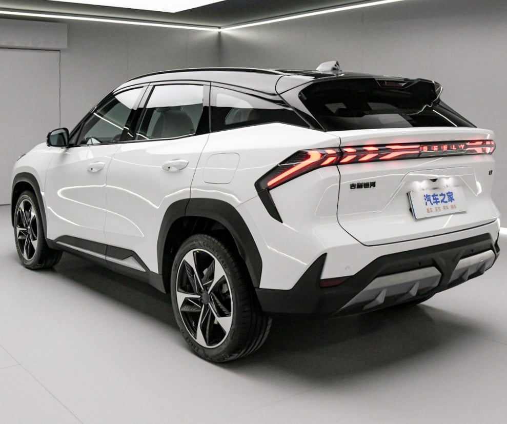 Geely Galaxy L7 PHEV SUV Seen From All Sides In China