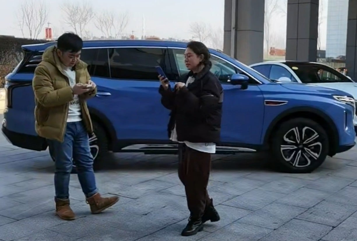 New Photos Of The Hongqi HS6 SUV For China