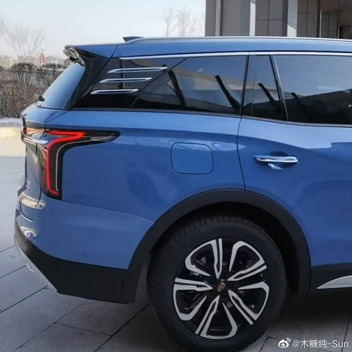 New Photos Of The Hongqi HS6 SUV For China