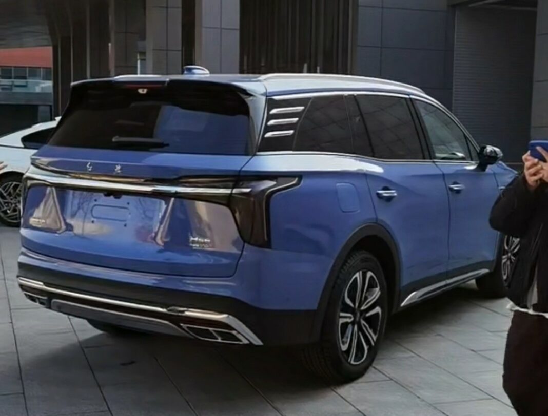 New Photos Of The Hongqi HS6 SUV For China