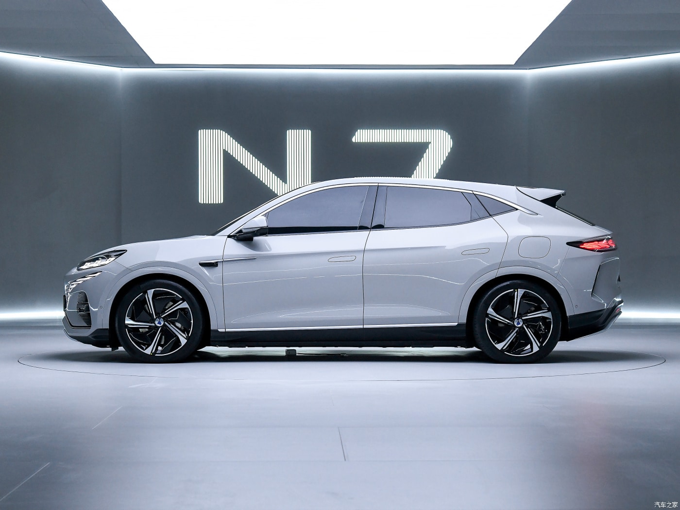 BYD's Denza aims to sell 10,000 N7 electric SUVs monthly, interior unveiled