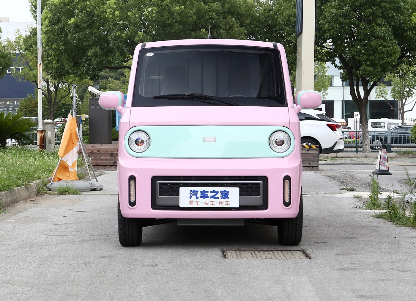 Alibaba-backed EV maker launches the cutest minivan in China for $4,200