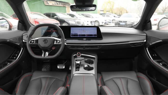 MG7 sedan launched in China with 261 hp. Starting from 17,400 USD