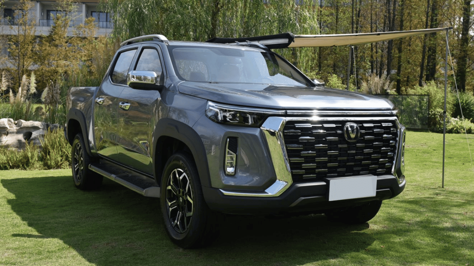 JMC launched a new cool pickup brand Dadao. First truck has Ford engine