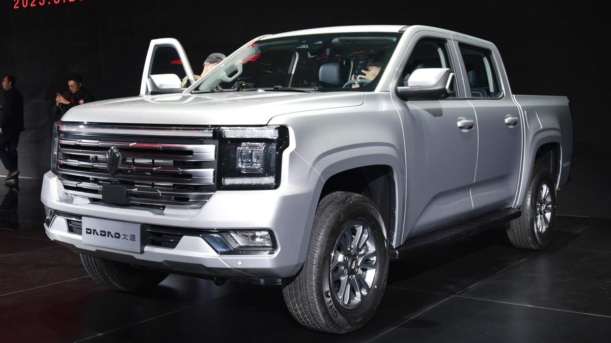 JMC launched a new cool pickup brand Dadao. First truck has Ford engine