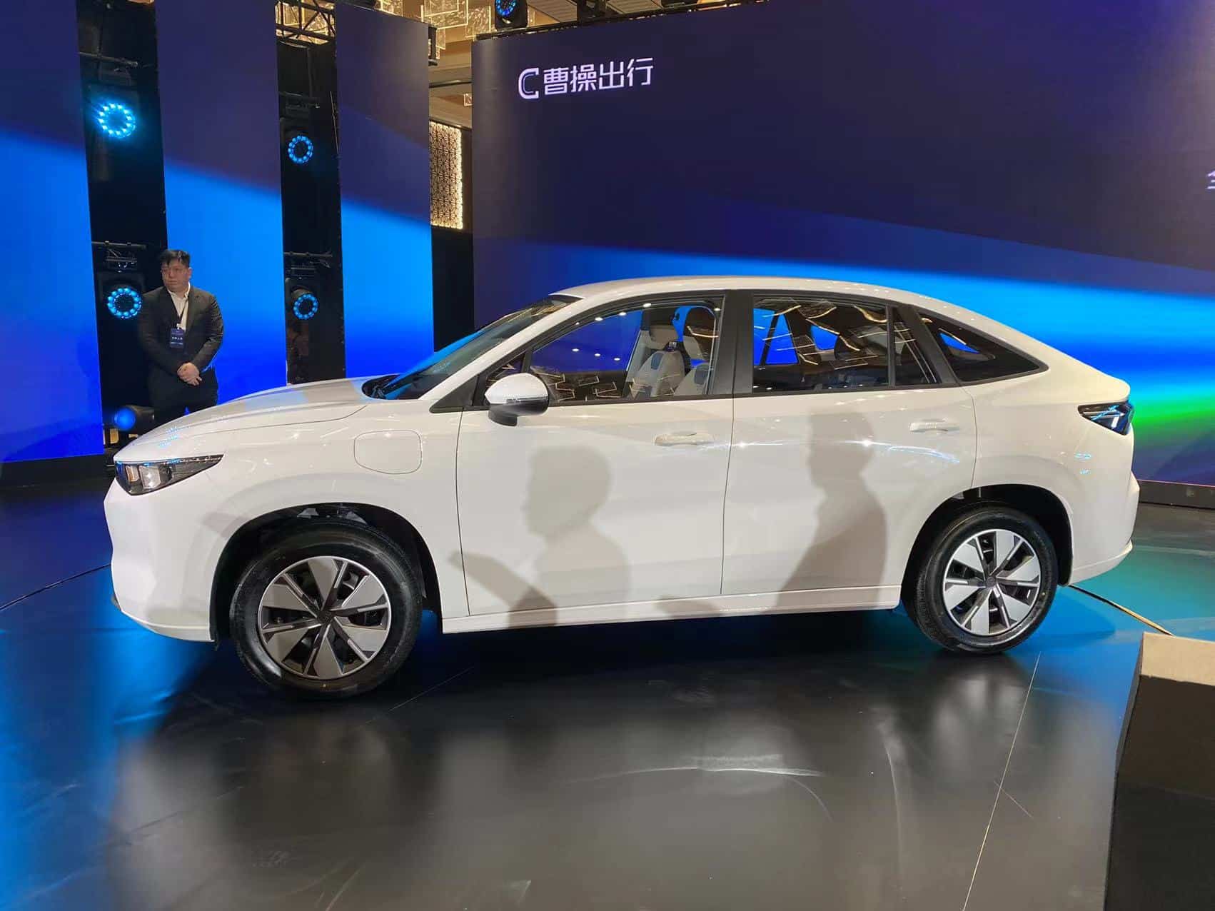 Geely launched Cao Cao 60 EV with swappable batteries and a 415 km range for $17,500