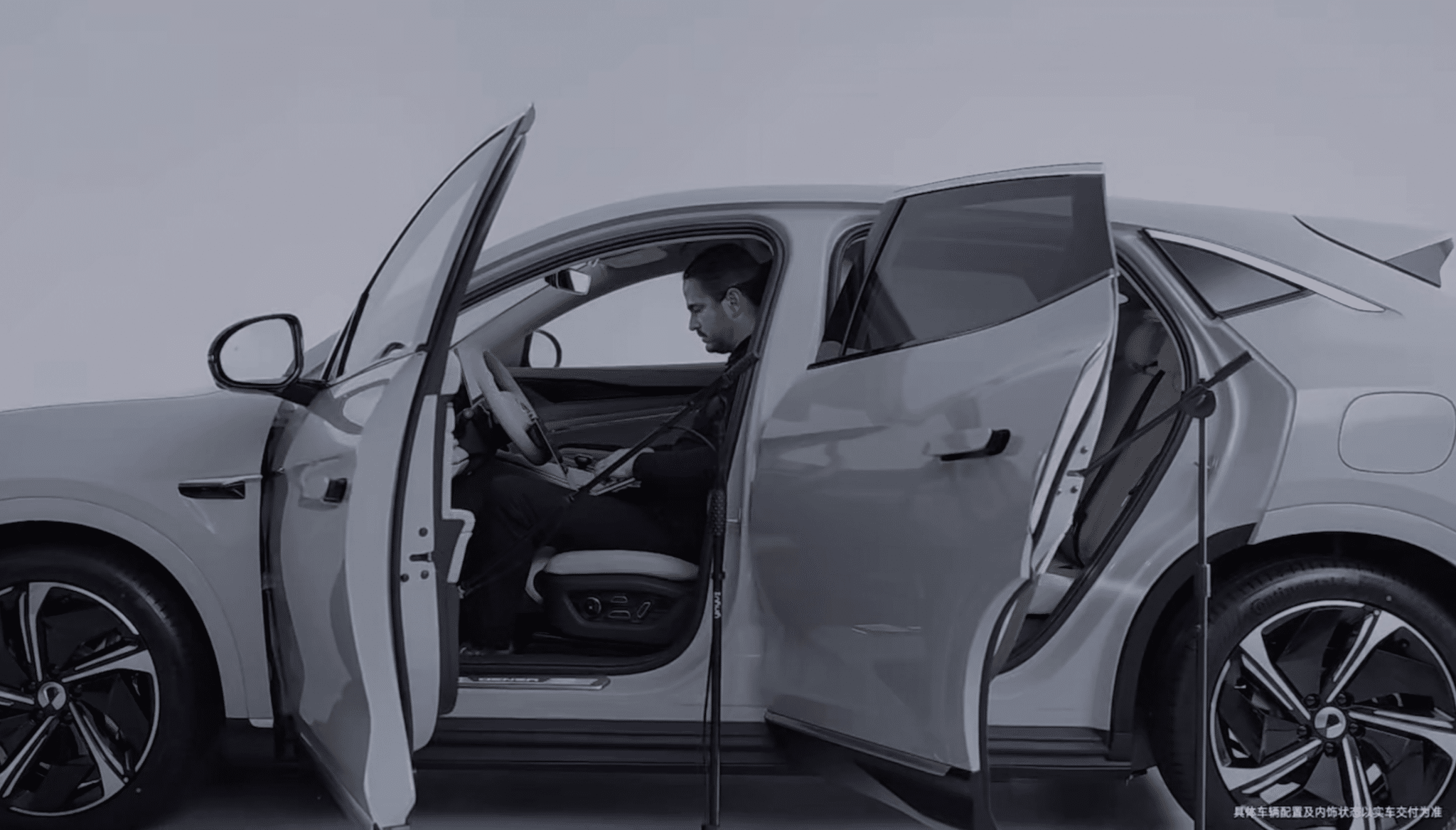 BYD's Denza aims to sell 10,000 N7 electric SUVs monthly, interior unveiled