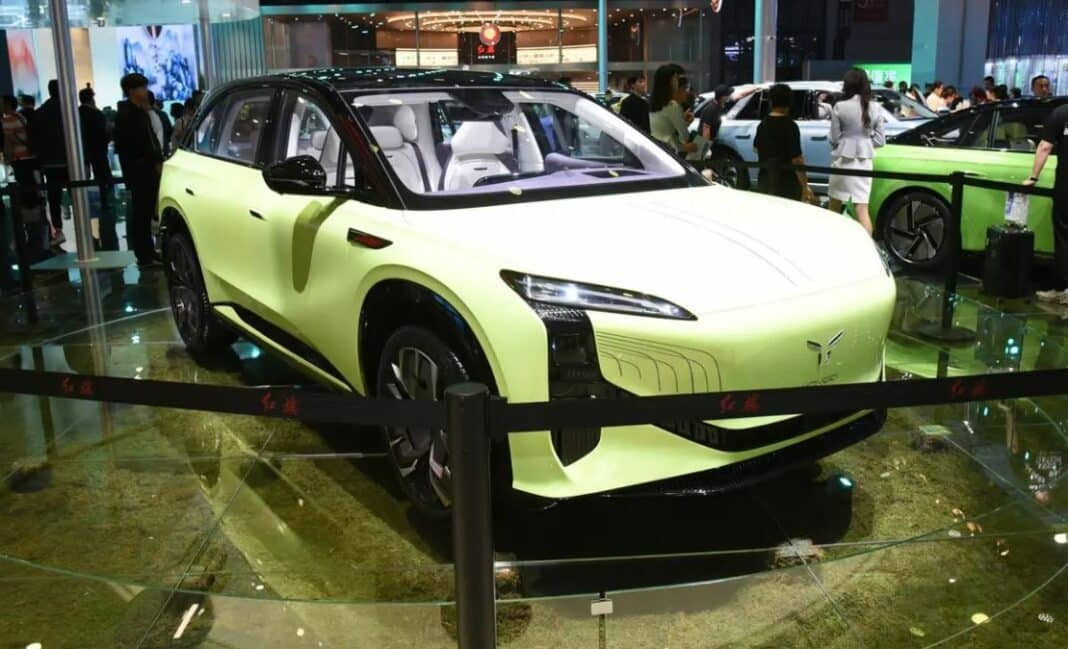 Hongqi E202 with 800V platform and swappable battery unveiled at Shanghai Auto Show