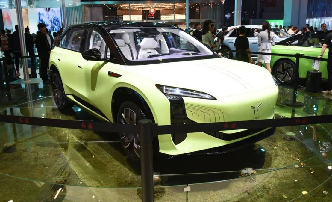 Hongqi E202 with 800V platform and swappable battery unveiled at ...