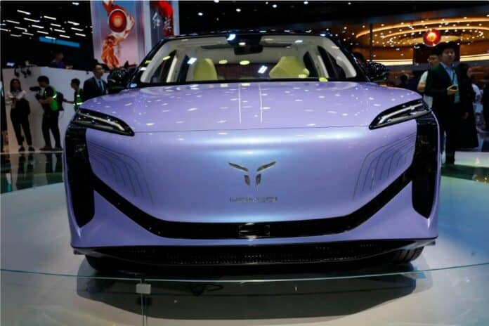 Hongqi E202 with 800V platform and swappable battery unveiled at Shanghai Auto Show