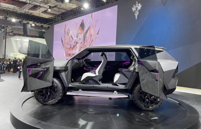 Karlmann King Zr is brutal SUV with 6.8L V10 for 1.2 million yuan