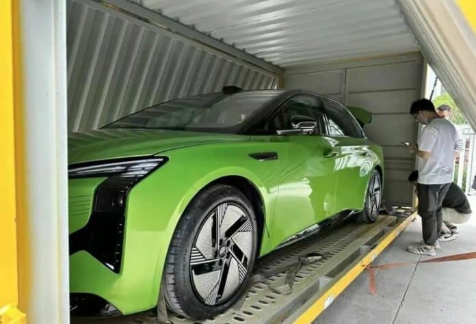 Hongqi E001 sedan EV with battery swap spied on its way to Shanghai Auto Show