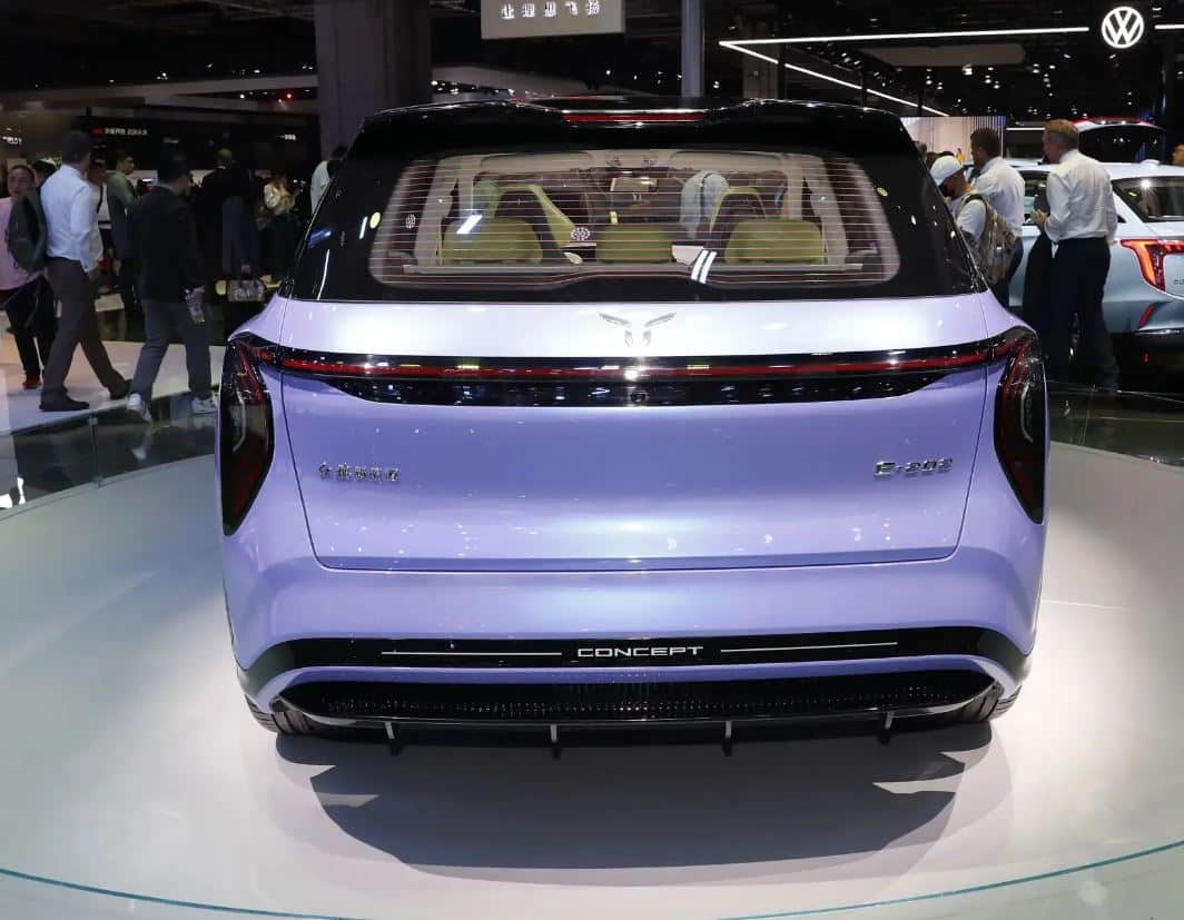 Hongqi E202 with 800V platform and swappable battery unveiled at Shanghai Auto Show