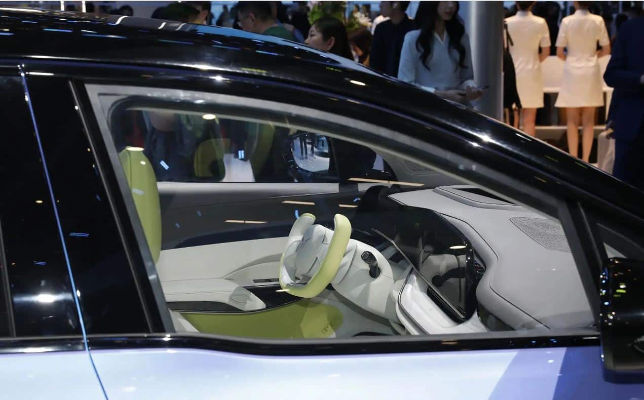 Hongqi E202 with 800V platform and swappable battery unveiled at Shanghai Auto Show