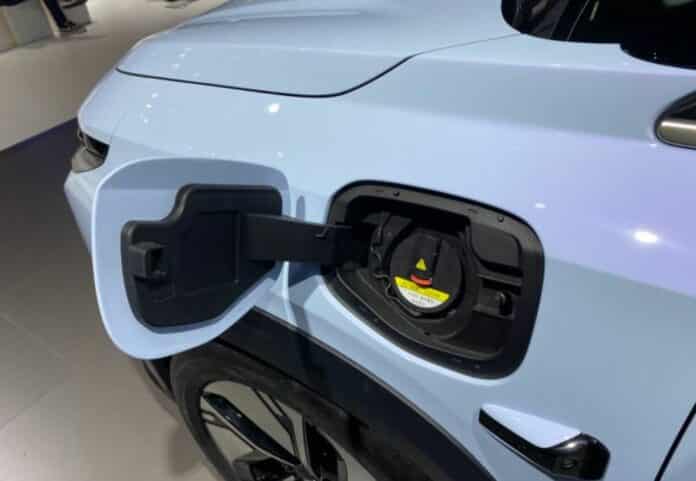 Geely's Ruilan 7 coupe SUV with battery swap at Shanghai Auto Show