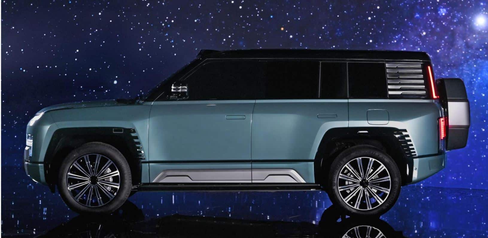 BYD's Yangwang U8 shows off at BYD technology conference