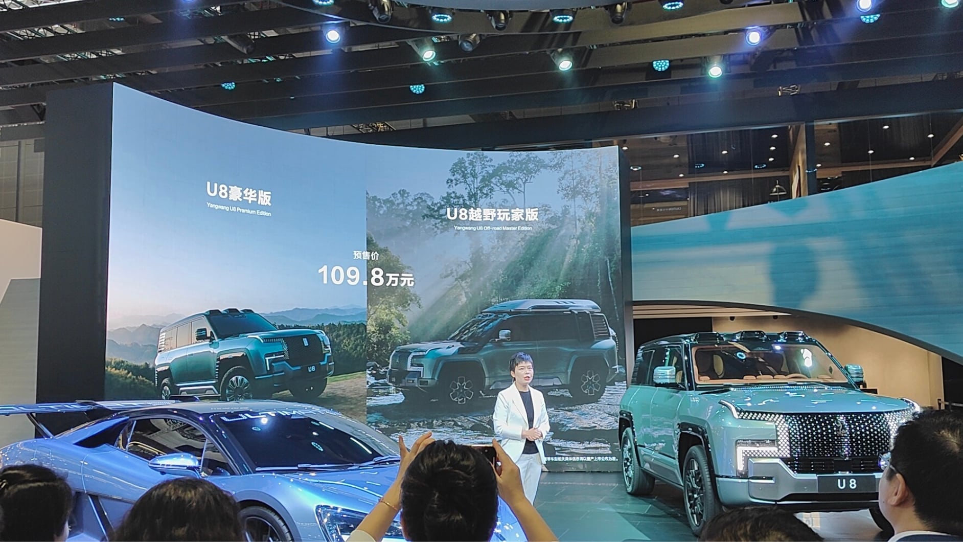 BYD Yangwang U8 price unveiled. Starting from 160,000 USD