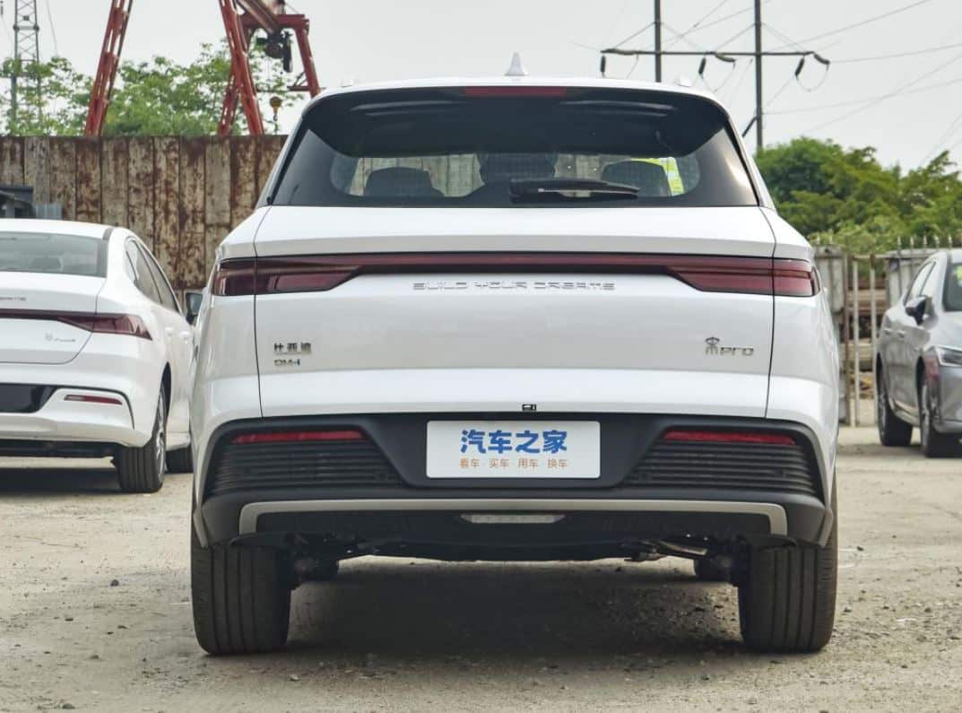 2023 BYD Song Pro DM-i hybrid compact SUV arrived at dealer in China