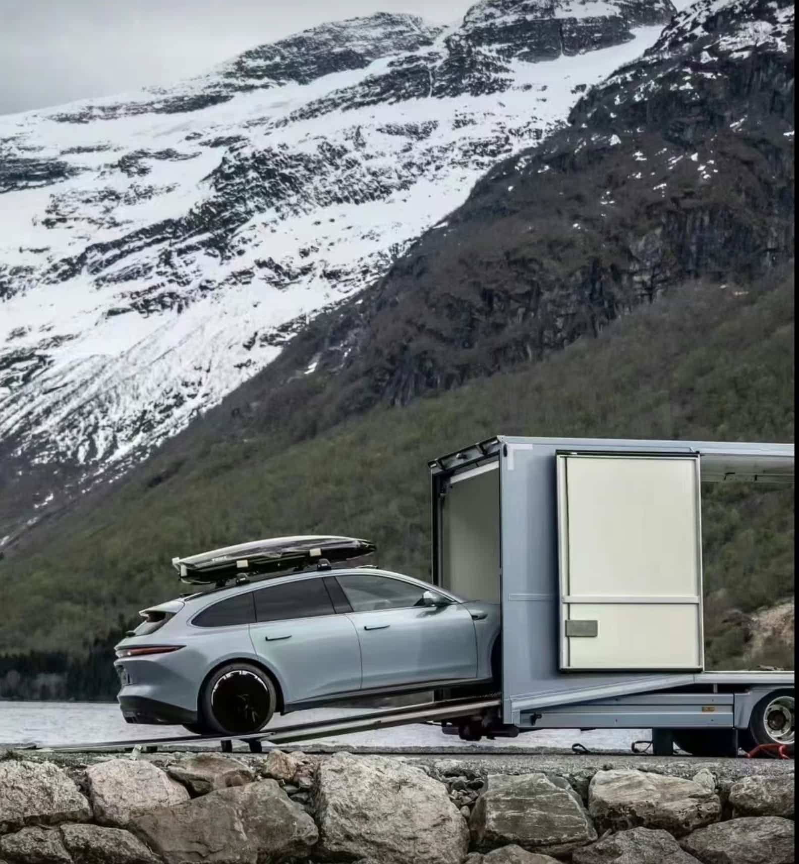 Nio ET5 Touring behind-the-scenes pictures leaks from promo shooting