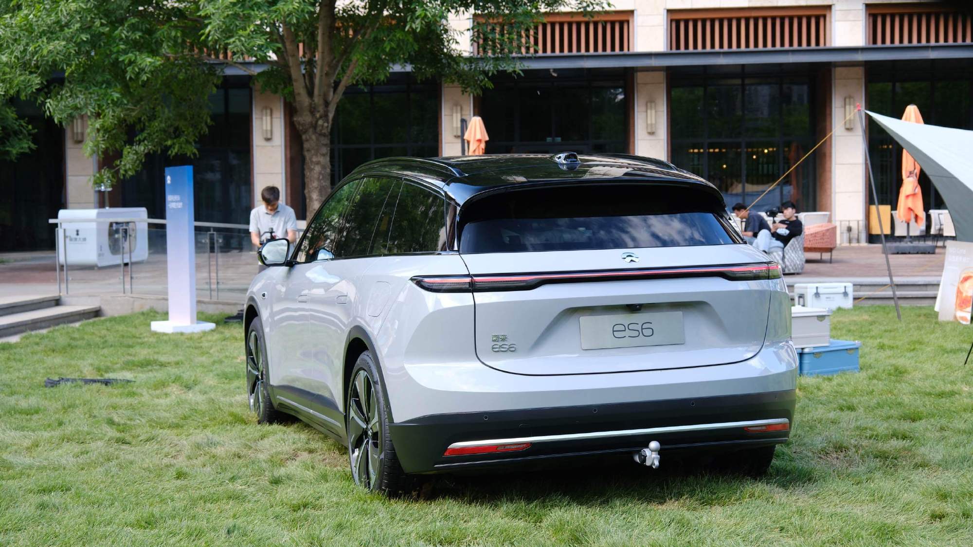 2023 Nio ES6 (EL6) unveiled a Queen seat, which can turn into a bed with one-click