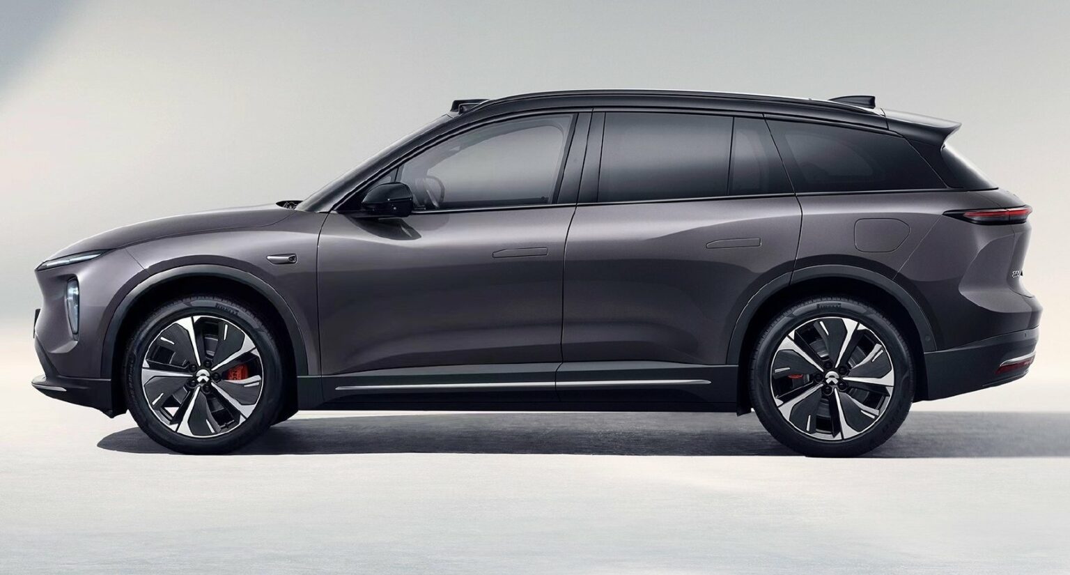 Nio ES6 2023 new pictures and specs revealed. Company's most important ...