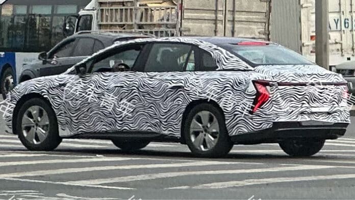 Hongqi E001 EV sedan with swappable battery and 800-km range spied in China