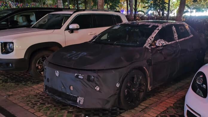 Zeekr CS1E electric sedan was spied in China. To debut in Q3 2023