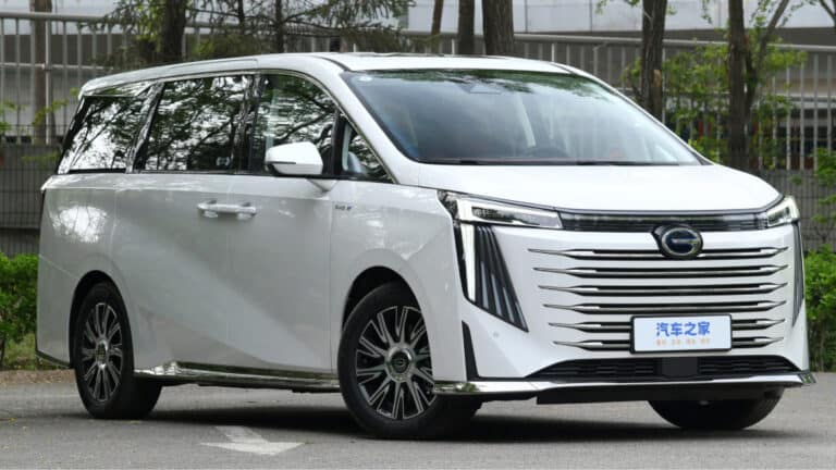 GAC Trumpchi E9 luxurious PHEV MPV launched in China. Price starts at 47,000 USD