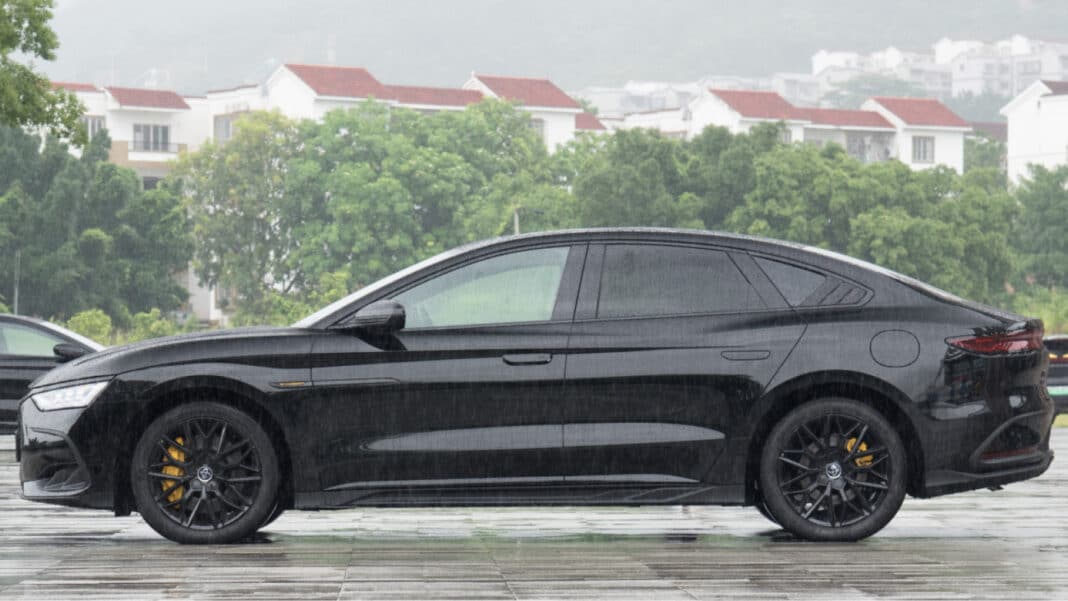 BYD launched new Han DM-i and DM-p PHEV sedans. Price starts at 27,000 USD