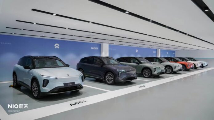 Nio launched the 2023 ES6 SUV, for 52,200 USD. 150 kWh semi-solid ...