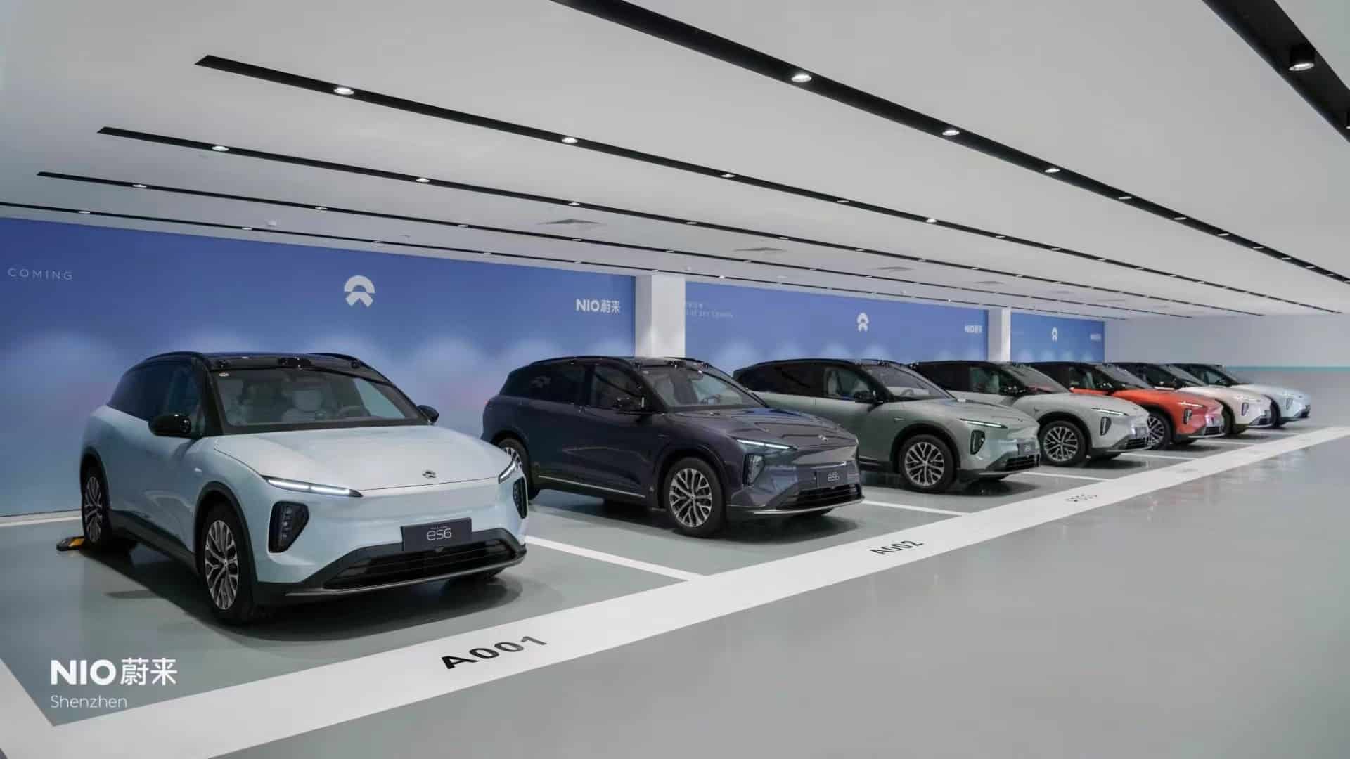 Nio launched the 2023 ES6 SUV, for 52,200 USD. 150 kWh semi-solid battery version available in July
