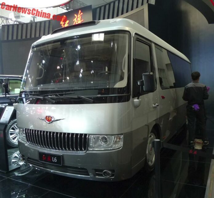 Hongqi QM7 is a luxurious bus with 23 seats and a V6 under the hood