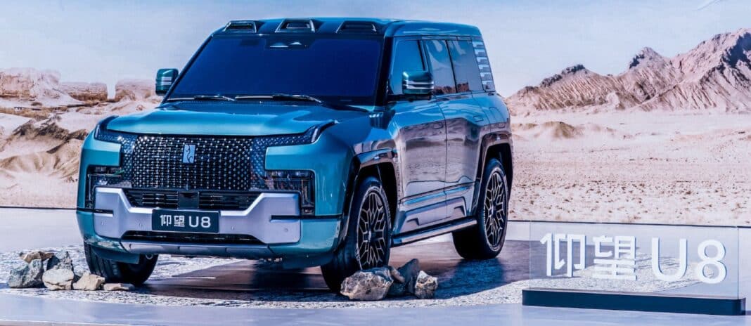 BYD YangWang U8 with 1,180 HP spotted on the trailer in China ...