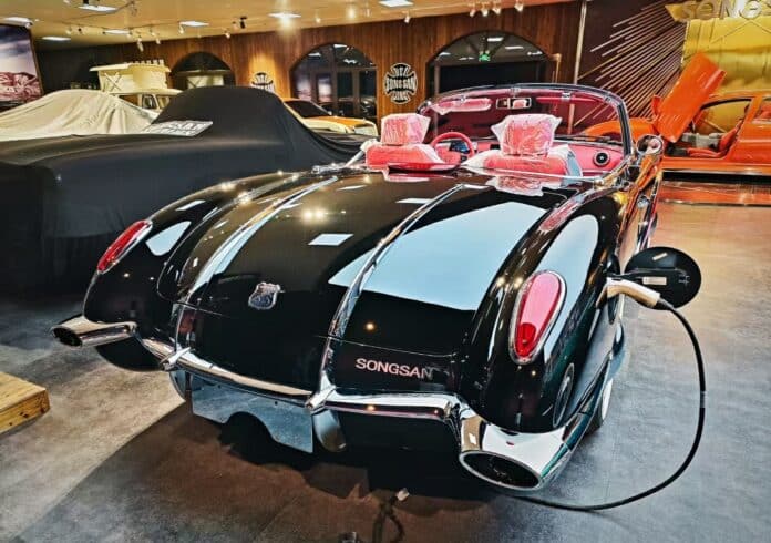 BYD-made Songsan SS Dolphin retro-roadster spotted on the streets in China