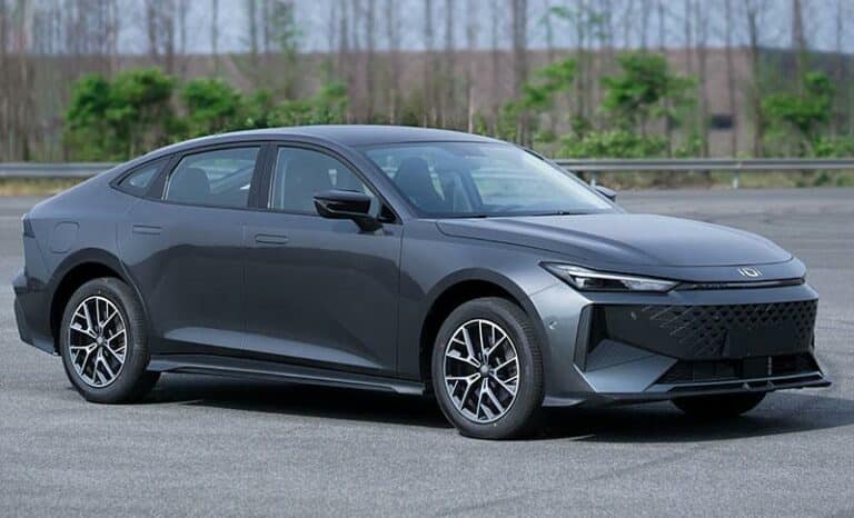 Changan Qiyuan A07 EV spy shots exposed in China. To compete with ID.7 and Model 3